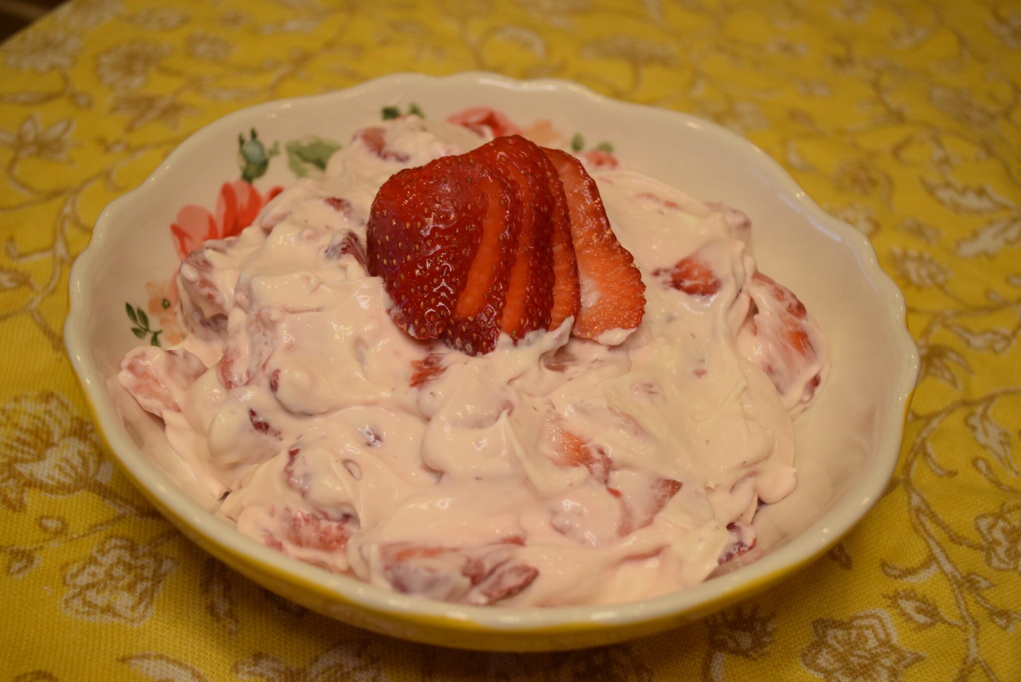 Strawberry Cheesecake Salad | Easy No Bake Cheesecake Dish - The Home ...